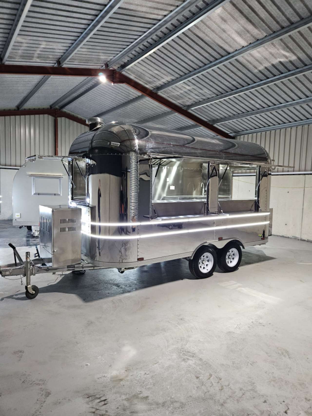 4m-Airstream-Style - Trailer Kings